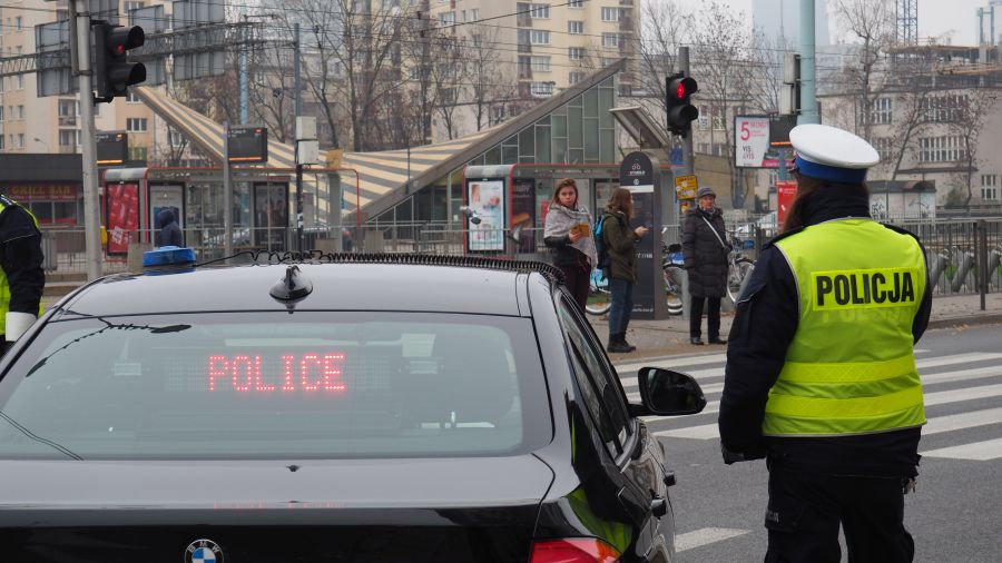 Policja zapowiada więcej patroli na drogach podczas świąt