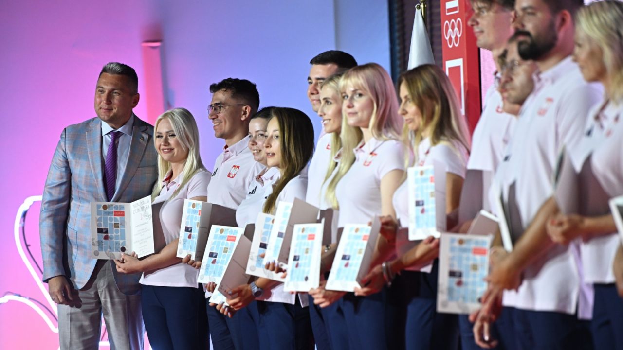 Paryż 2024: pierwsza czwórka polskich sportowców dotarła do wioski olimpijskiej | TVP SPORT