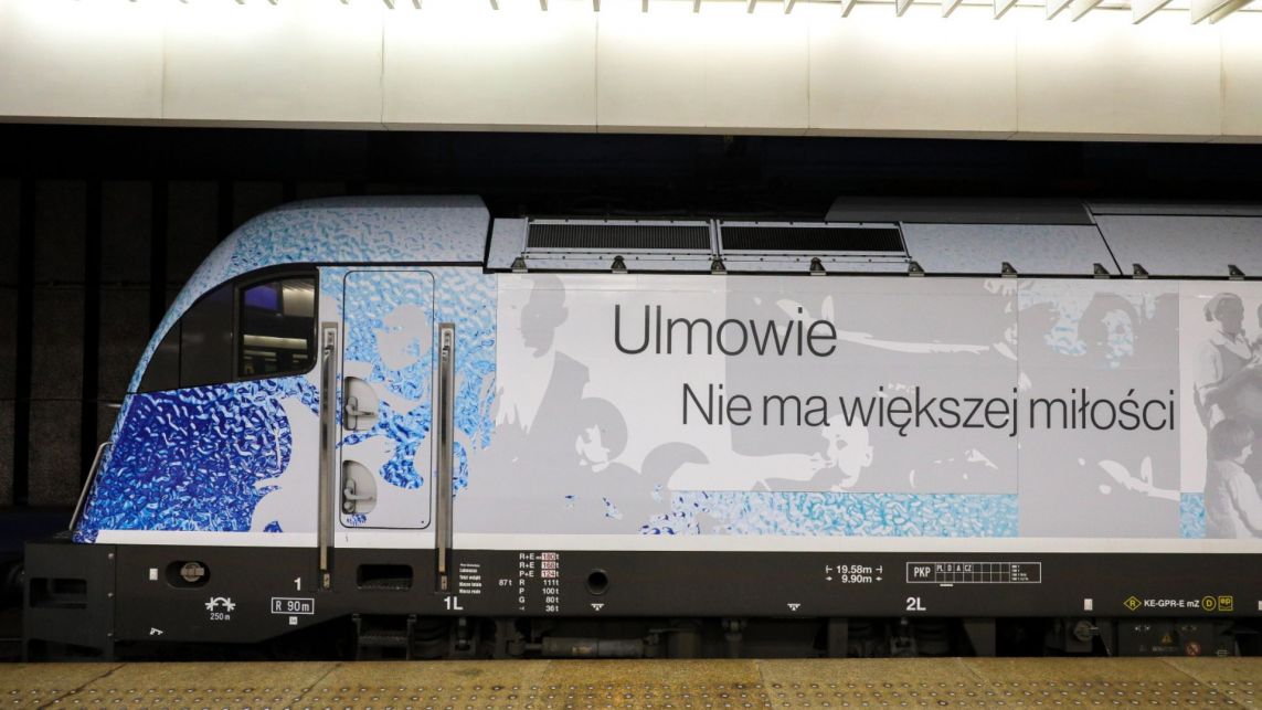Lokomotywa z grafiką rodziny Ulmów wyrusza w trasę