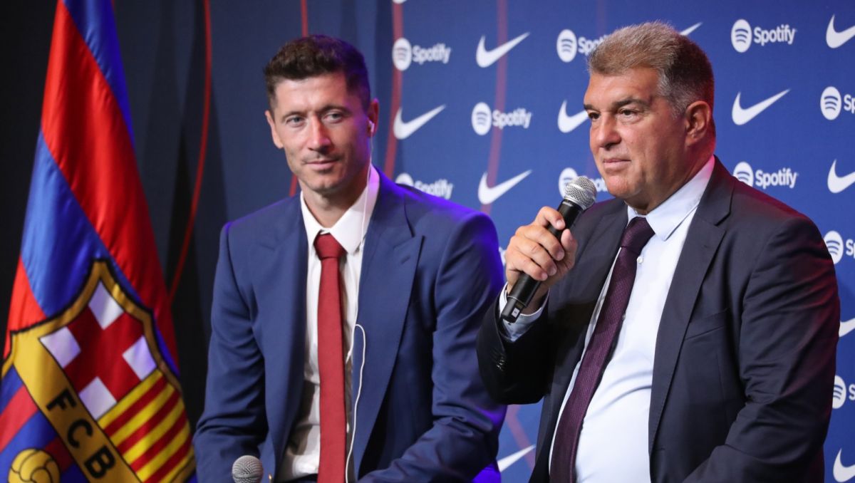 La Liga. Robert Lewandowski nie odejdzie z Barcelony. Potwierdził to ...