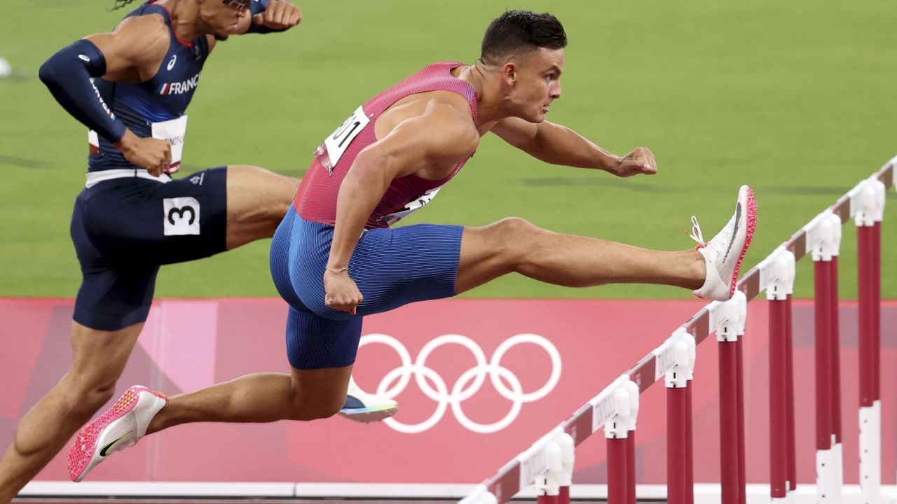 Lekkoatletyka. Dwukrotny olimpijczyk Devon Allen zamienia bieżnię na ...