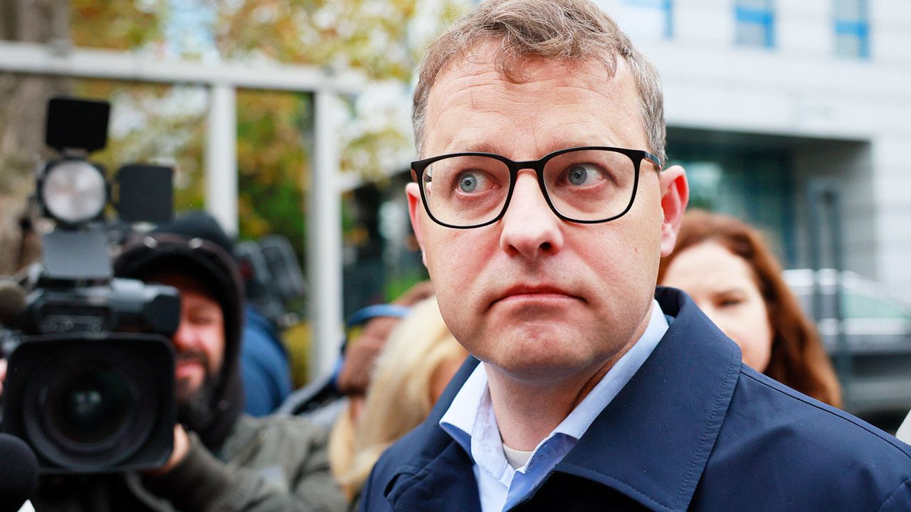 Gdzie jest Marcin Romanowski? Tam uciekają przestępcy z Polski. Kraje ...