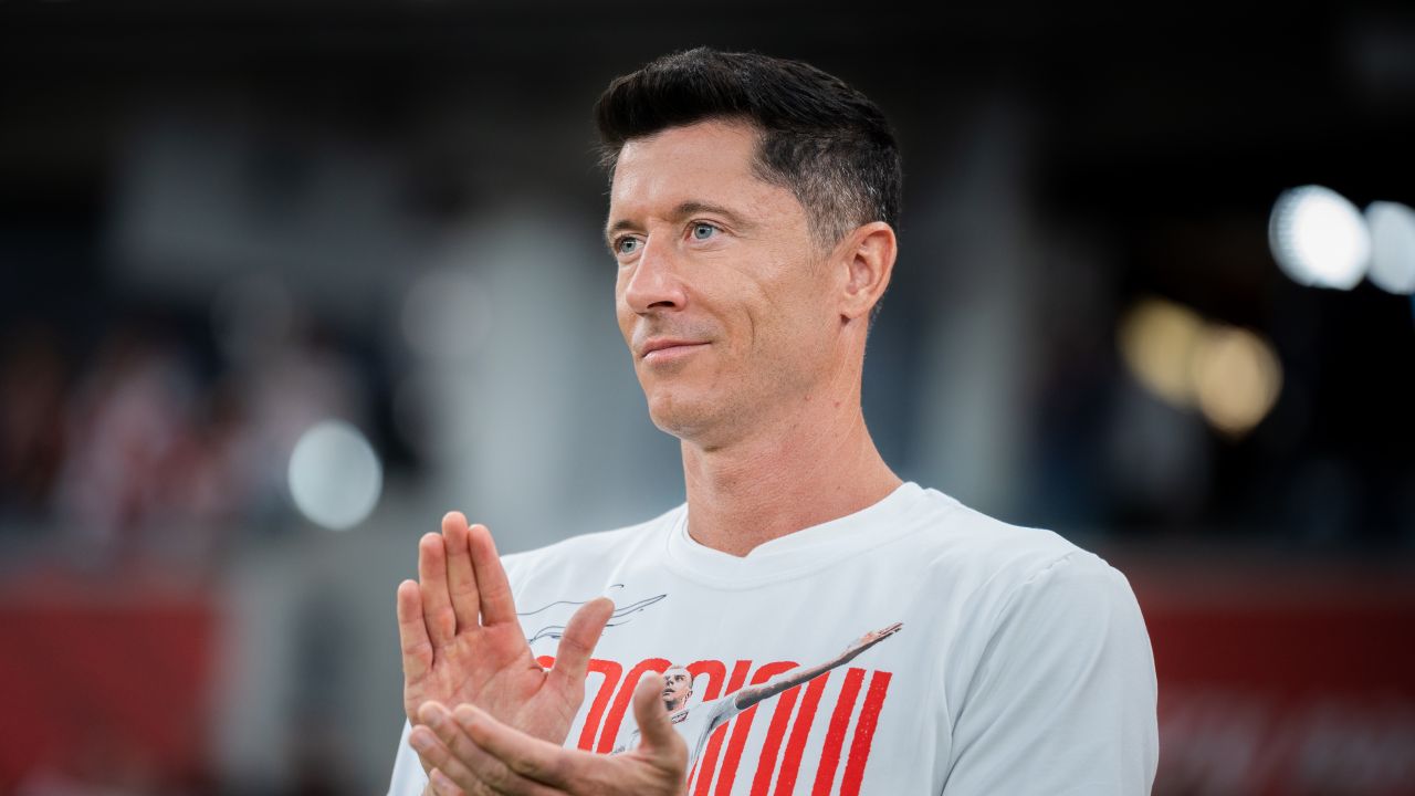 Finowie cieszą się z braku Lewandowskiego | TVP SPORT