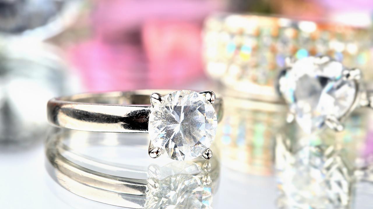 Sztuczne diamenty tańsze i łatwiejsze w produkcji | TVP INFO