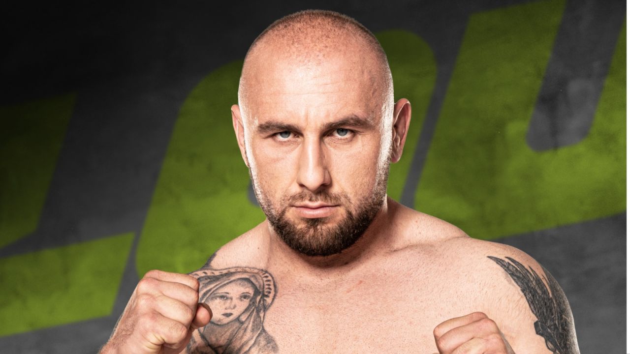 Konrad Karwat zawodnikiem Clout MMA – freak fight | TVP SPORT