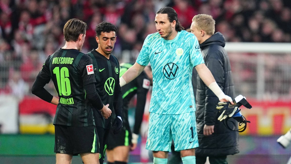 Wolfsburg rozstał się z trenerem. Kamil Grabara i Jakub Kamiński ...