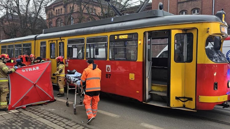 Tragiczny finał potrącenia przez tramwaj. 93-latek zmarł w szpitalu