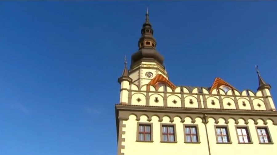 Strzelin: odbudowany ratusz