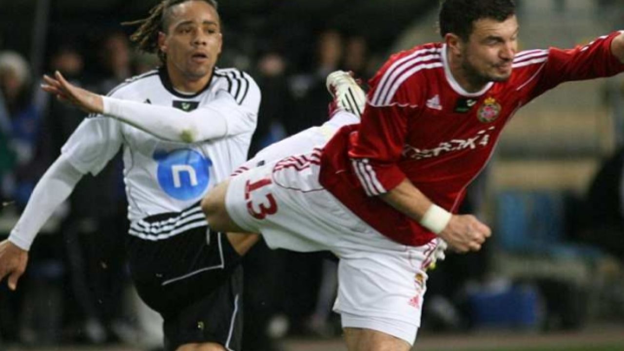 Trwa hit przy Łazienkowskiej: Legia vs Wisła (sport.tvp.pl) Trwa hit przy Łazienkowskiej: Legia vs Wisła (sport.tvp.pl)
