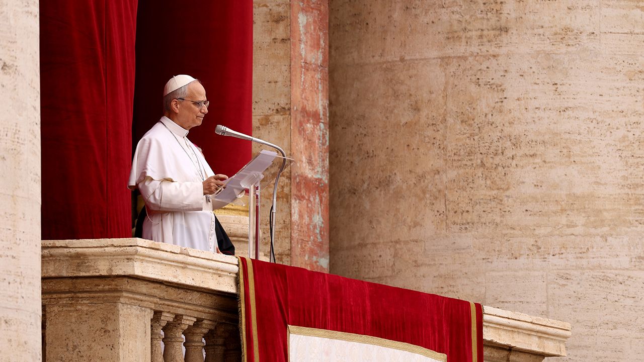 Włochy: Pierwsza modlitwa nowego papieża. Apel Leona XIV do wiernych ...