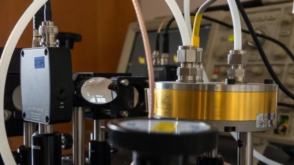 Warsaw scientists develop laser to detect pollution, illness and aliens Warsaw scientists develop laser to detect pollution, illness and aliens