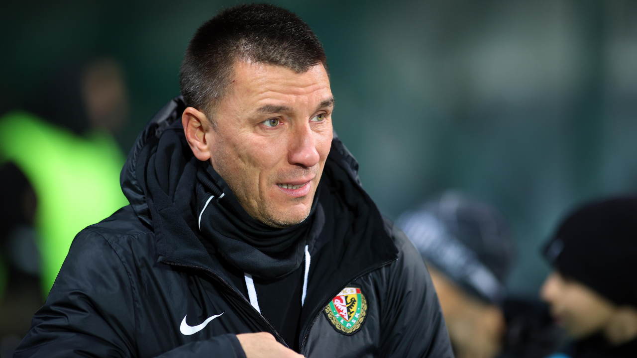 Trener Śląska Wrocław, Ivan Djurdjević, przed meczem z Rakowem ...