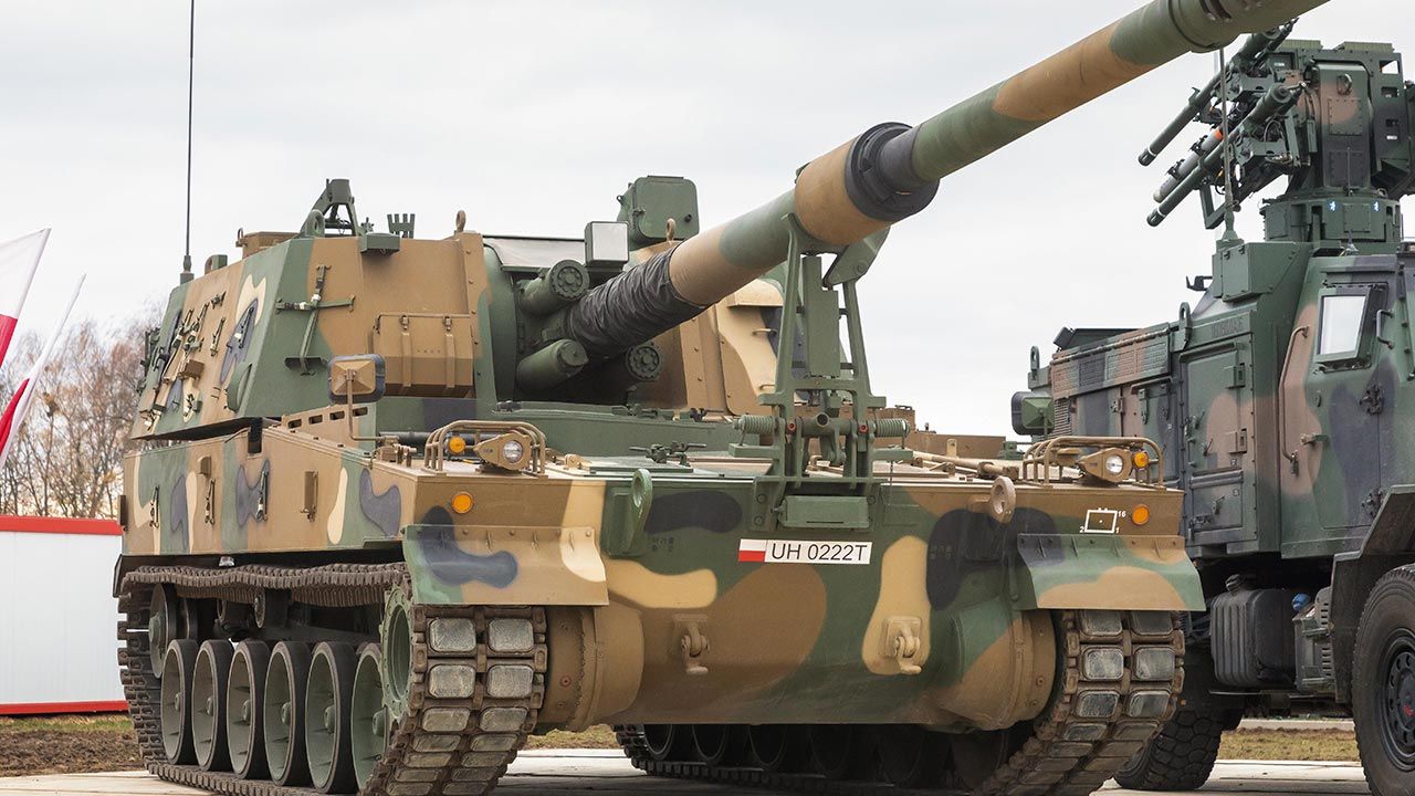 Wozy towarzyszące dla armatohaubic K9 - nowe zakupy polskiego wojska | TVP INFO