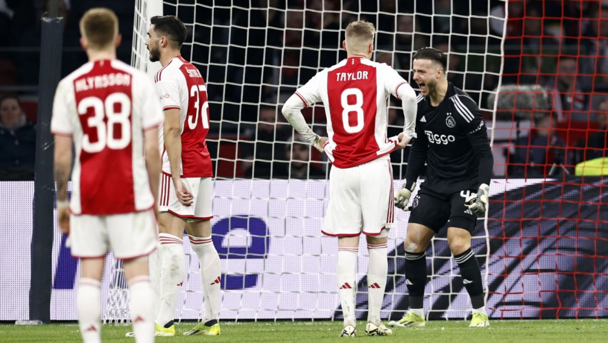 LKE: kapitan Piotrowski dalej w grze. Ajax uniknął kompromitacji | TVP ...