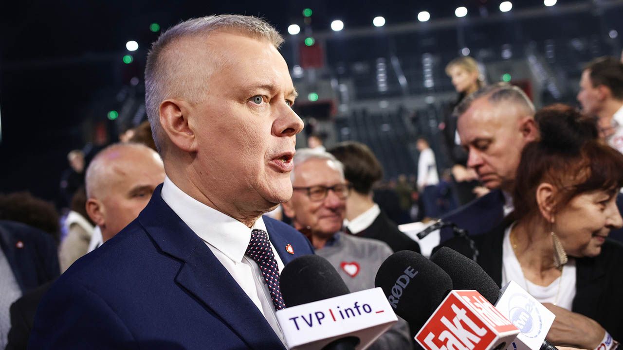 Audyt w służbach specjalnych. Skierowano 24 zawiadomienia do prokuratury | TVP INFO