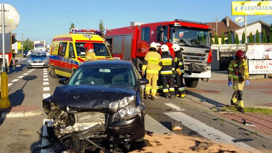 Zderzenie aut w Radlinie. Droga nr 74 całkowicie zablokowana
