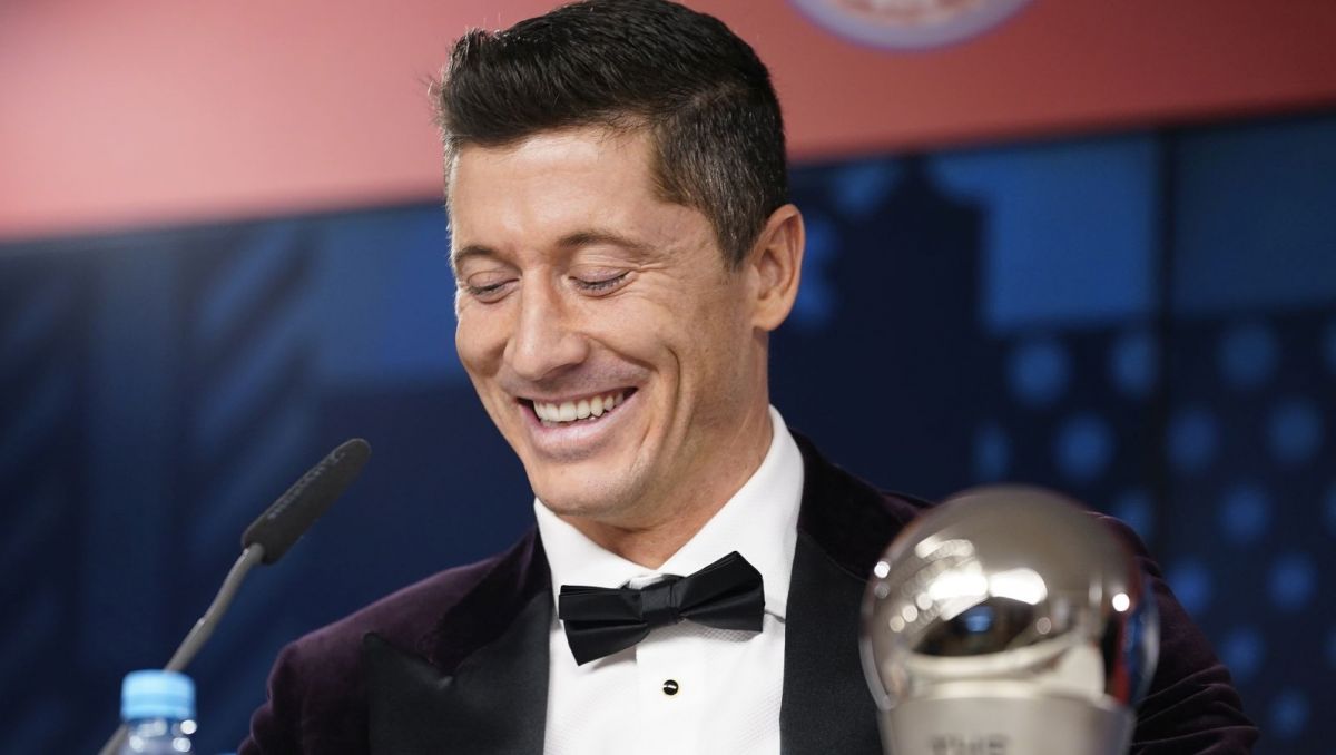 Robert Lewandowski zwycięzcą nagrody Golden Player 2021 | TVP SPORT