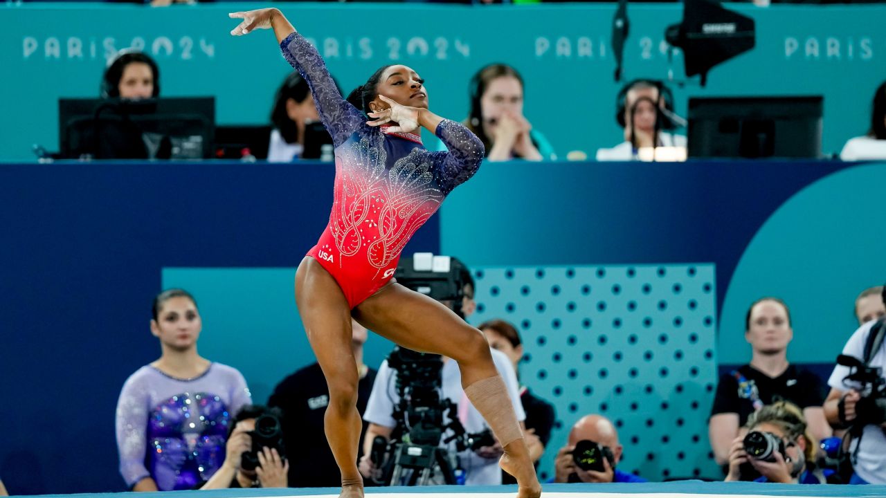 Paryż 2024: Simone Biles z siódmym medalem. Gimnastyczka wśród ...